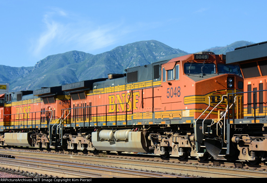 BNSF 5048